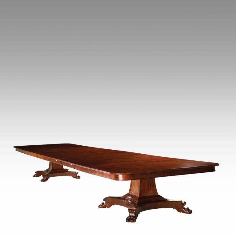 The Robert Jupe round table - Classic Chair