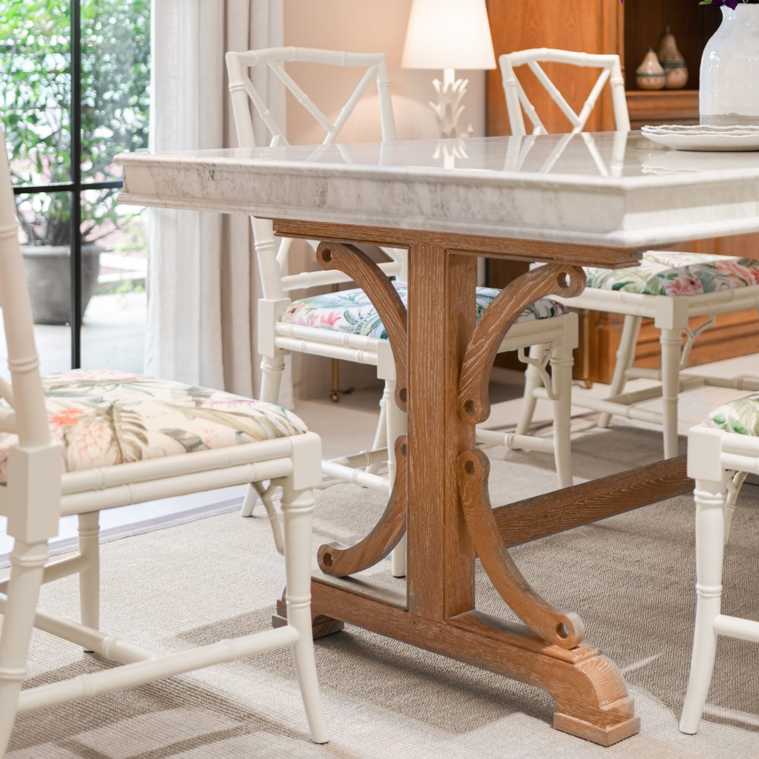 Alex dining table with marble top - Classic Chair