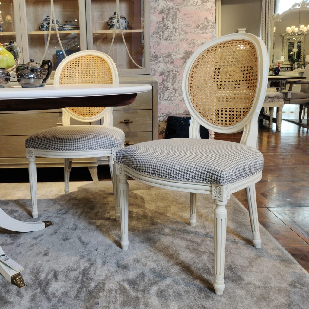 Oval back side chair with rattan. - Classic Chair