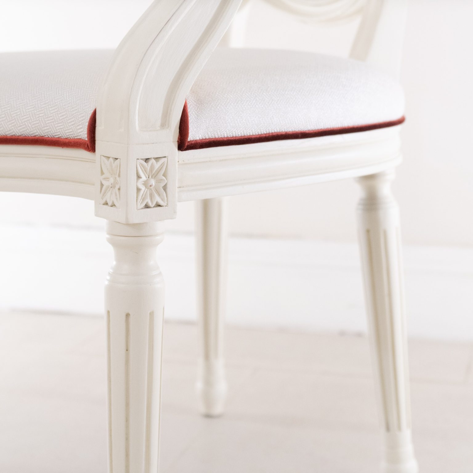 Oval back arm chair - Classic Chair