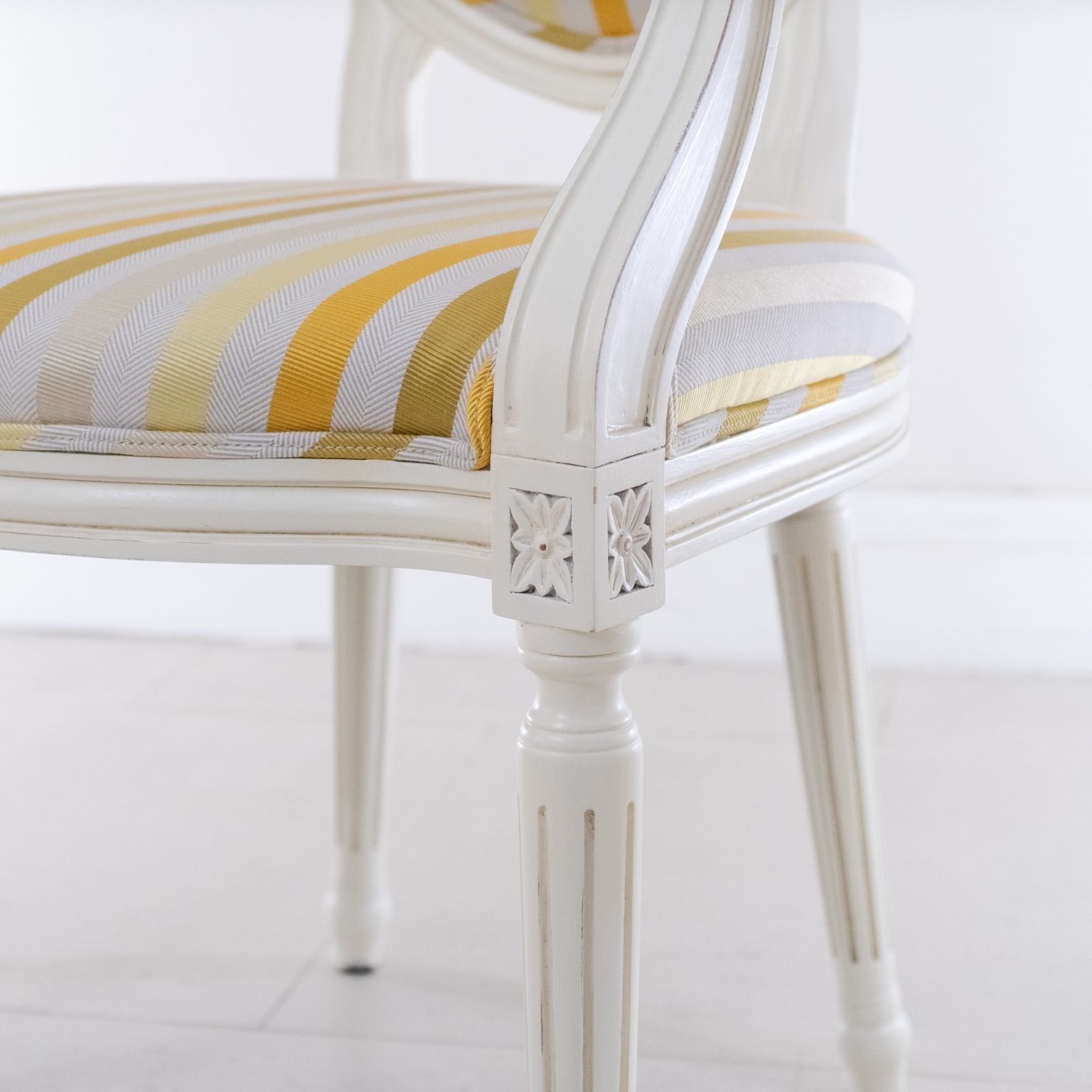 Oval back arm chair - Classic Chair