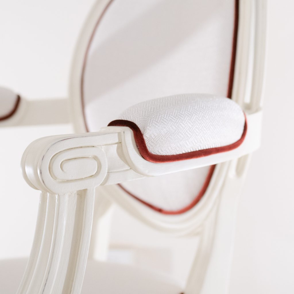 Oval back arm chair - Classic Chair