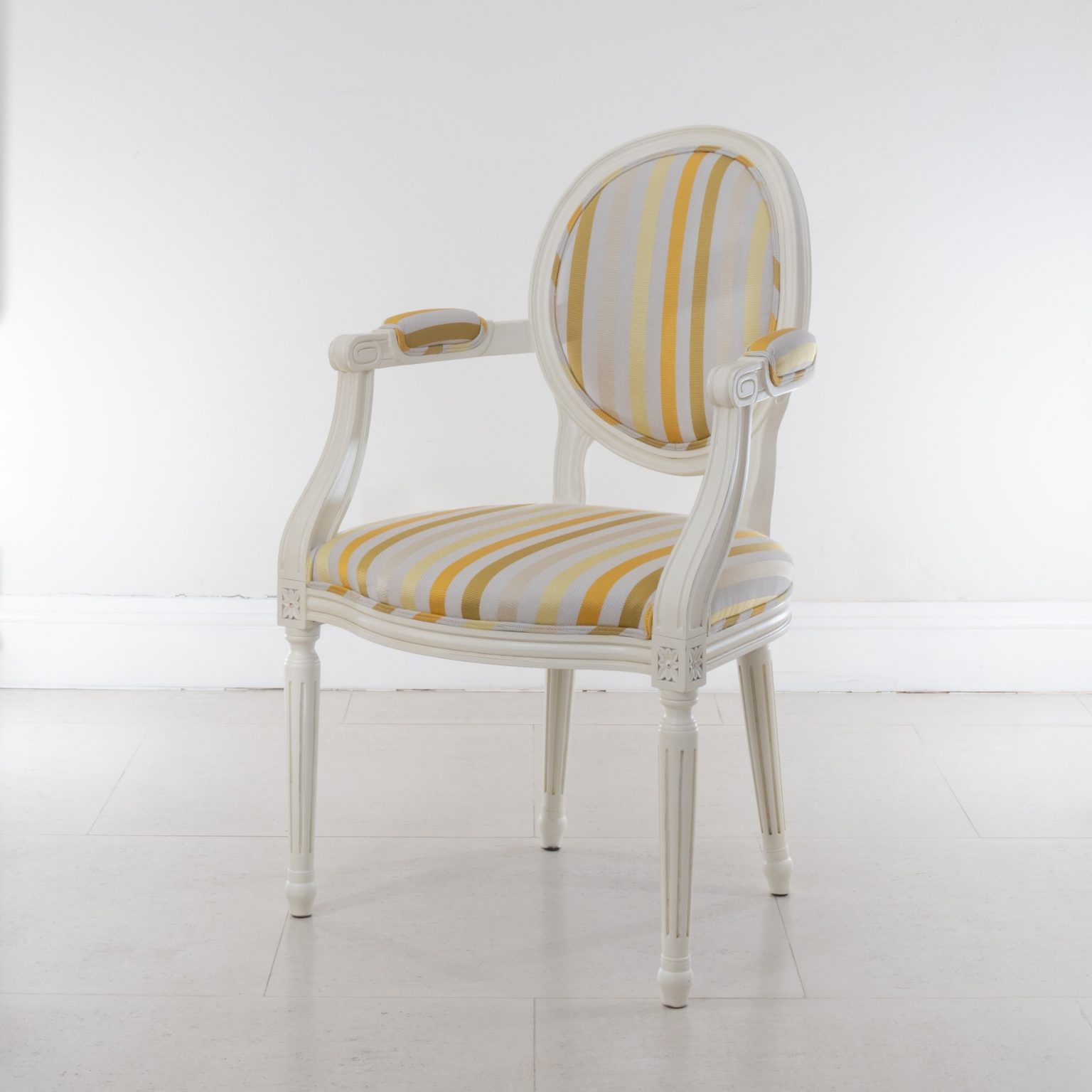 Oval back arm chair - Classic Chair